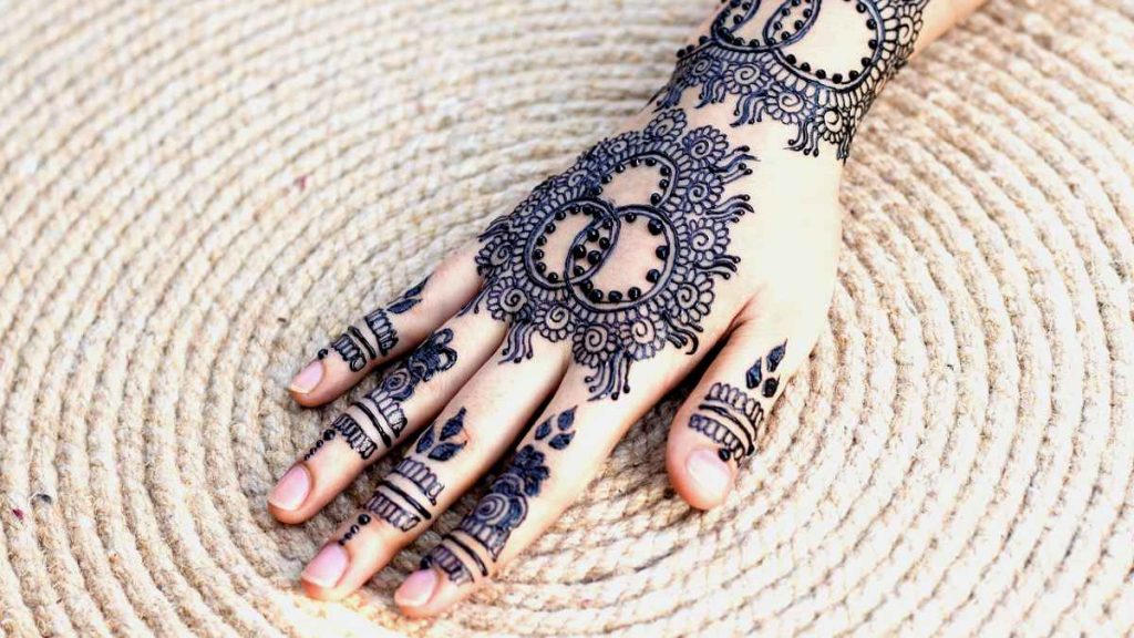 100+ Latest Traditional and Modern Mehndi Designs