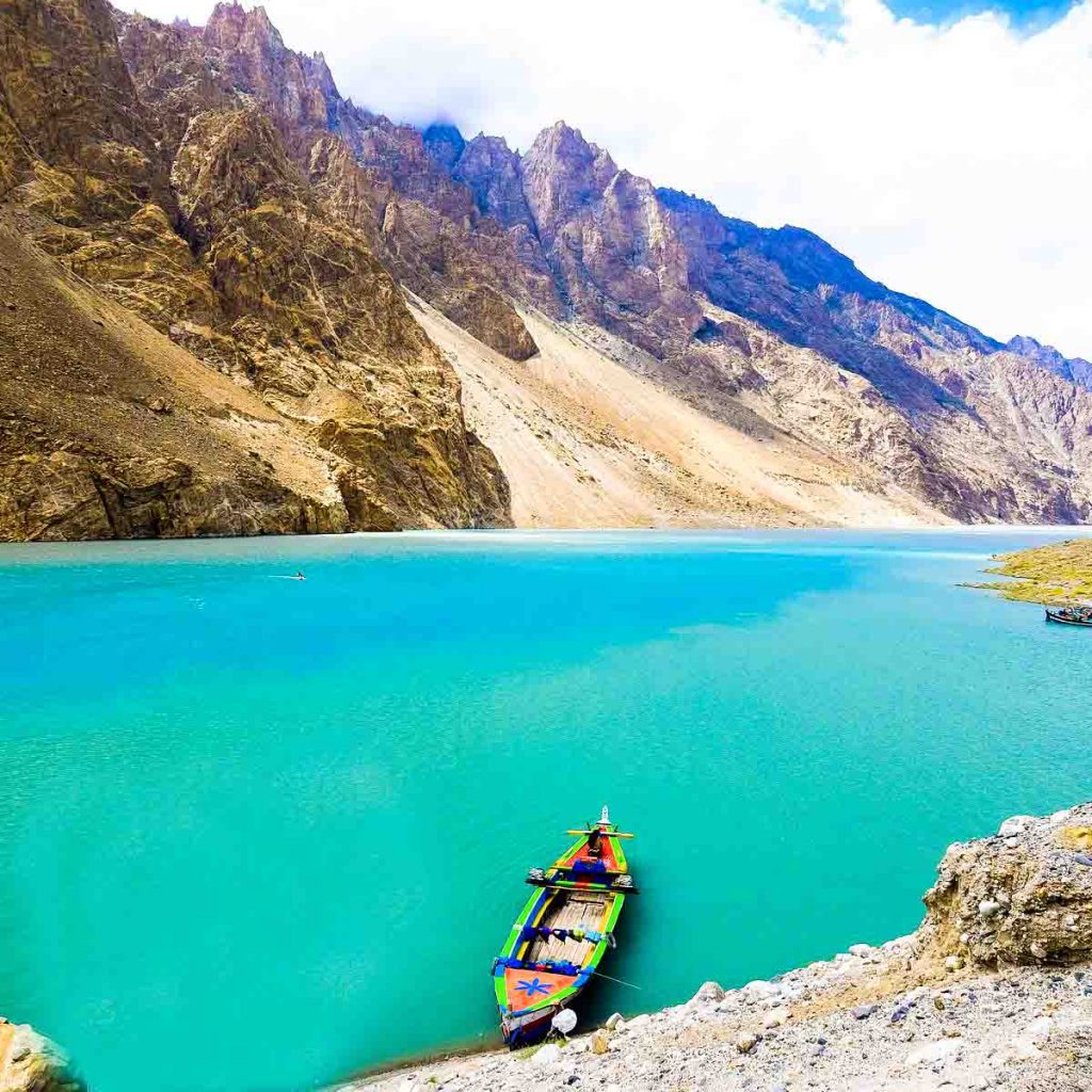 Top 15 Most Beautiful lakes in Pakistan - Zartash Pakistan